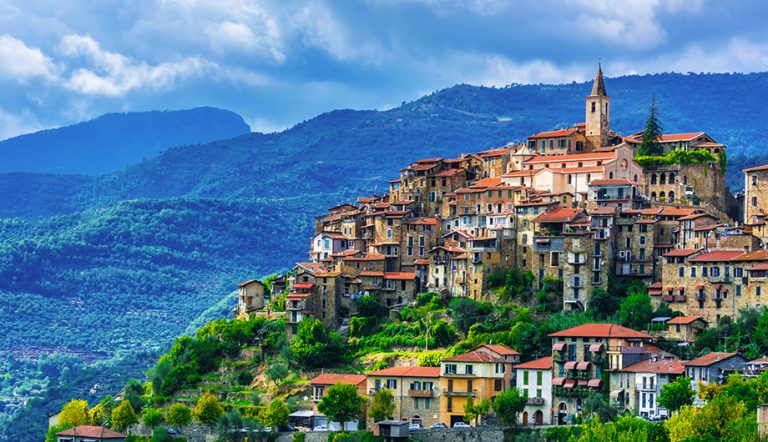 Apricale, il borgo baciato dal sole, in viaggio con Coopshop